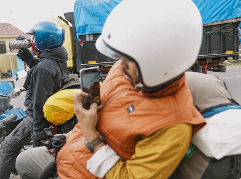 6 Rekomendasi Rompi Touring Motor Stylish untuk Berkendara