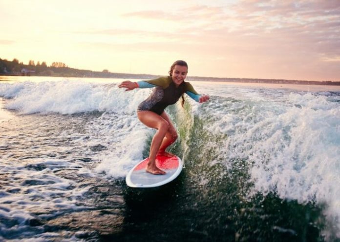 Ingin Menjajal Surfing? Kenali dan Pelajari Teknik-Tekniknya
