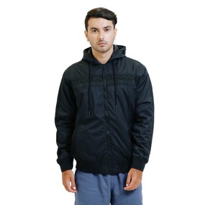 7 Rekomendasi Jaket Bomber Pria yang Sporty dan Keren!